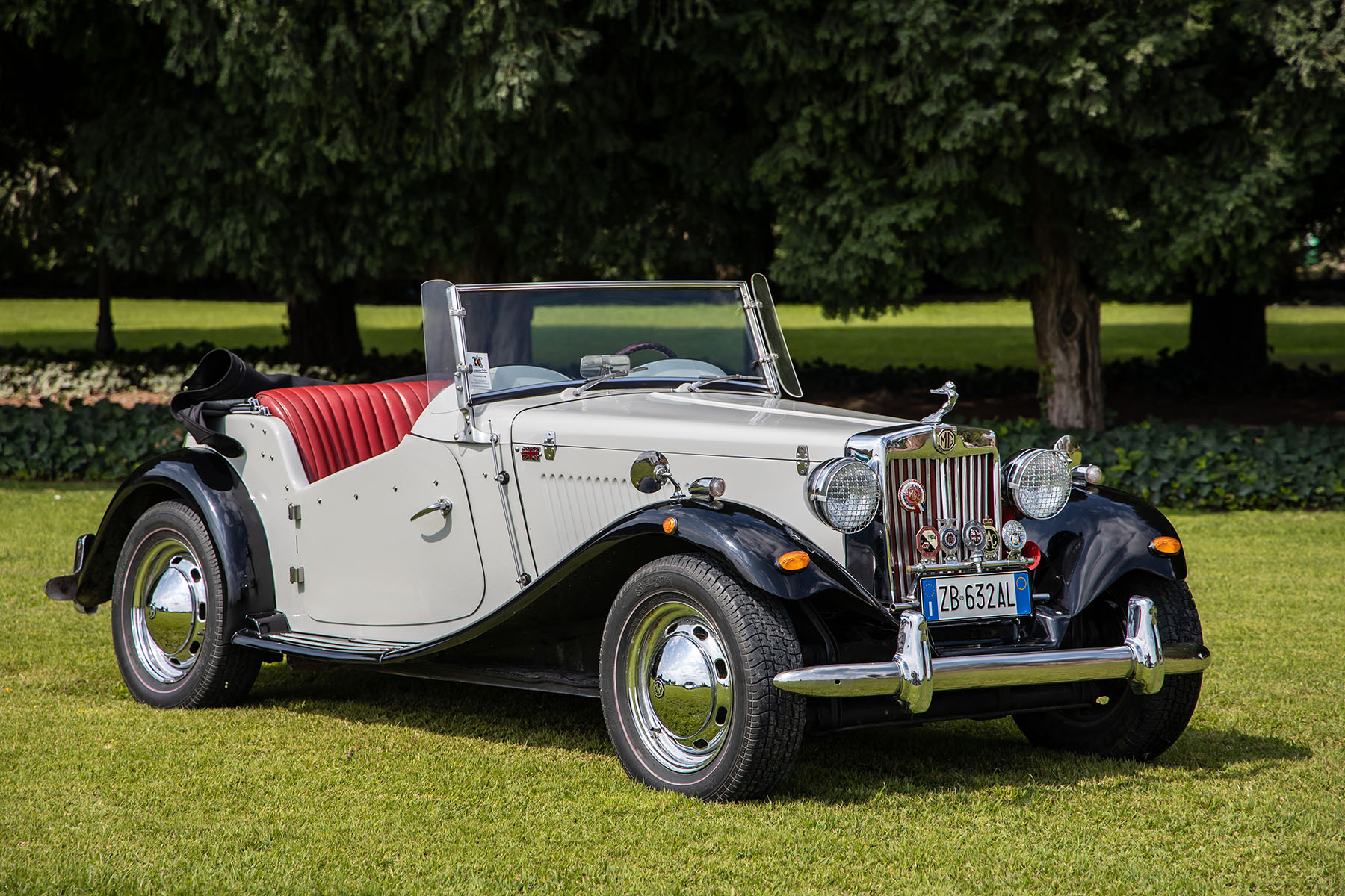 La dolce vita wedding car - Mg Td Roadster Midget
